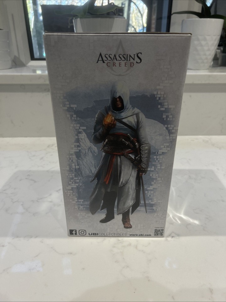 Assassins Creed Apple of Eden Keeper Statue Altair | eBay UK