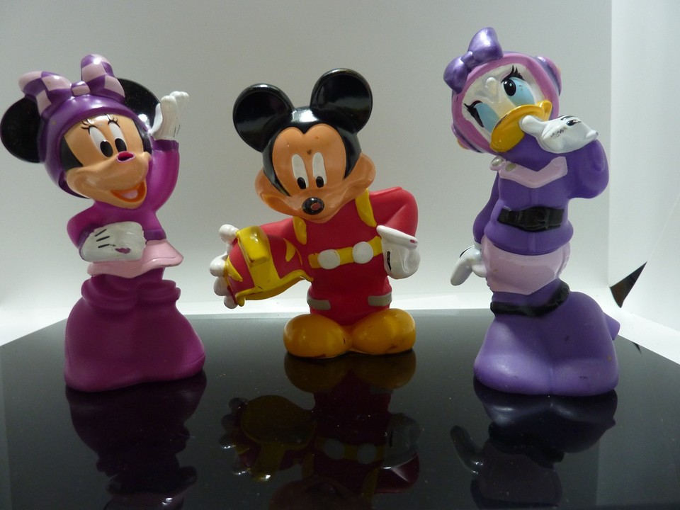 Disney Store MICKEY MOUSE MINNIE MOUSE DAISY Racers Plastic Race Driver ...