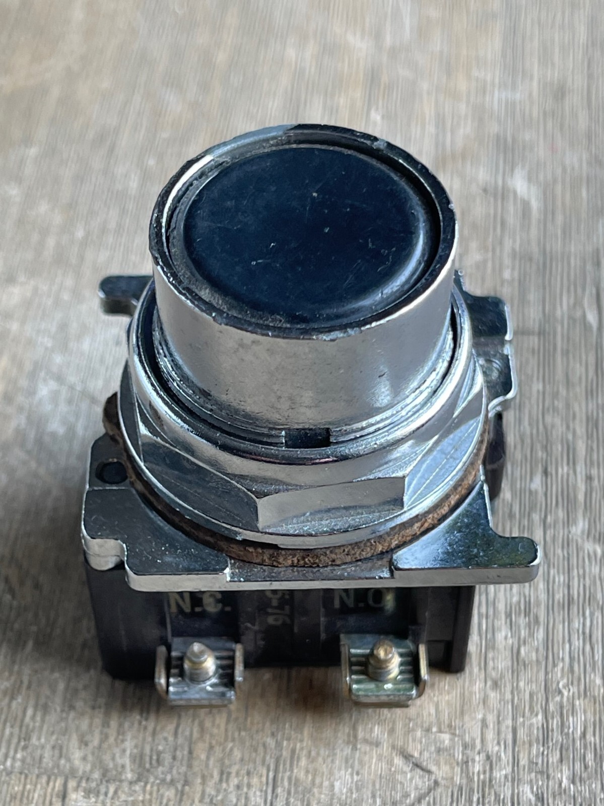 CUTLER HAMMER BLACK PUSH BUTTON 10250T CONTACT BLOCK | eBay