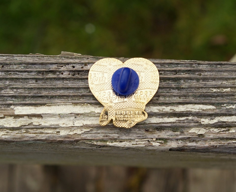 Wal-mart I Gave A Helping Hand Heart Metal & Enamel Employee Lapel Pin ...