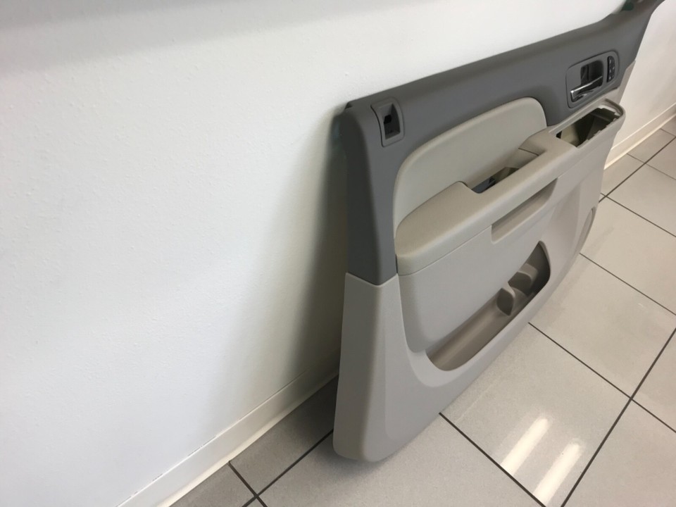 Oem Gm interior front door trim panel left drivers side 84127281 ...