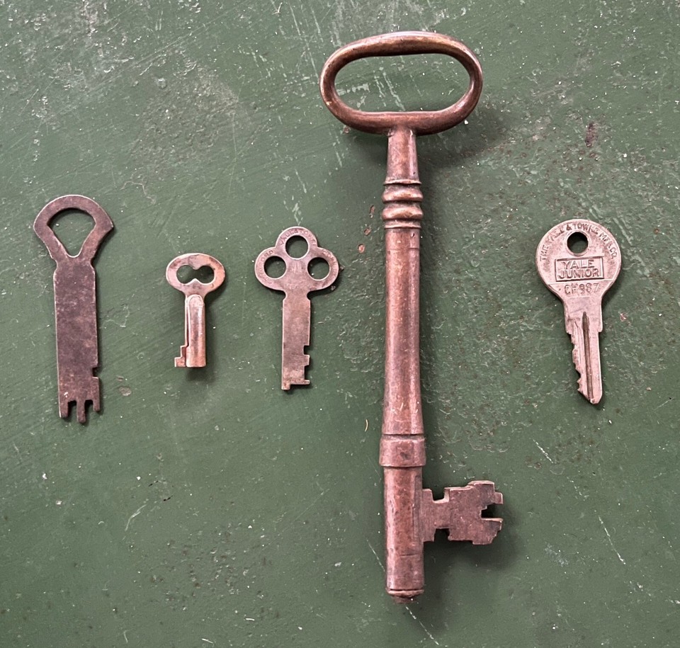 Collection of 5 Antique 19th century Steampunk Metal Skeleton Yale Keys ...