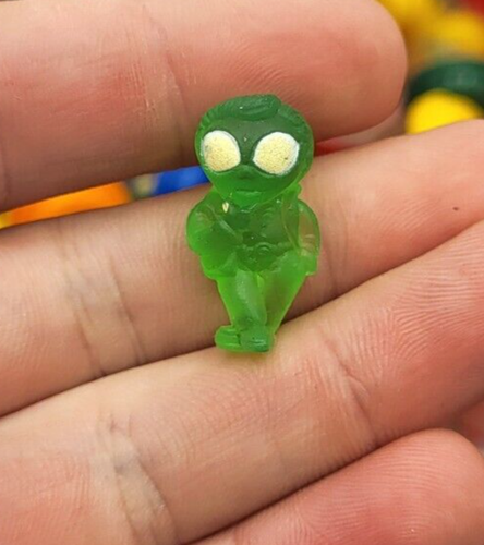 VINTAGE Bulk lot 8 RANDOM Rubber Alien Figures Vending Machine Toys 1 ...