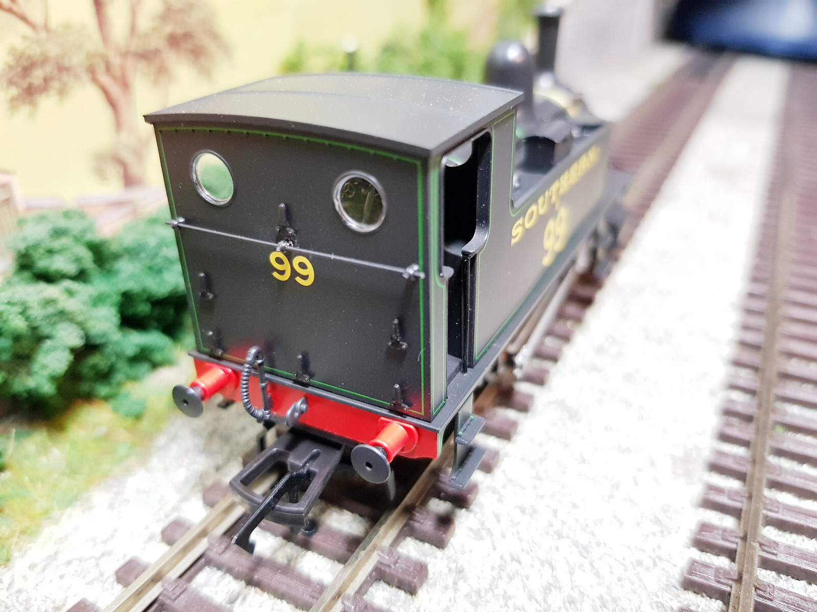 4S-018-015 Dapol OO Gauge (LSWR) Class B4 0-4-0T Southern Lined Black ...