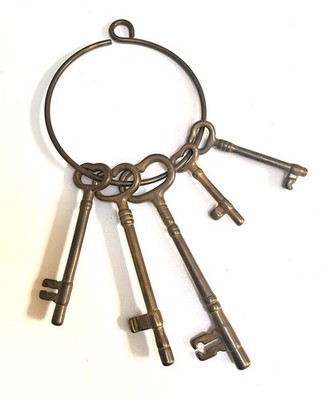 Vintage Large Set of 5 Skeleton Keys on Key Ring Decorative Prop MCM ...