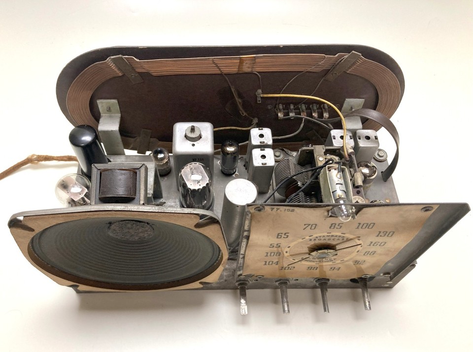 Vintage FADA Model 790B Bakelite Case 9-Tube Table Radio circa 1948 ...