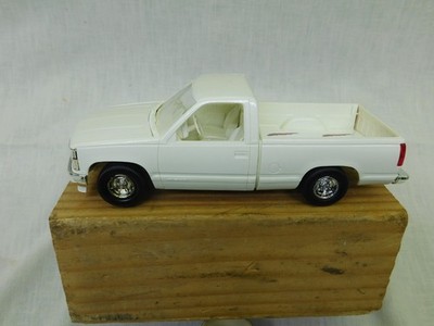 NEW AMT 1/25 SCALE 1992 CHEVROLET SILVERADO SPORTSIDE PROMO MODEL ERTL ...