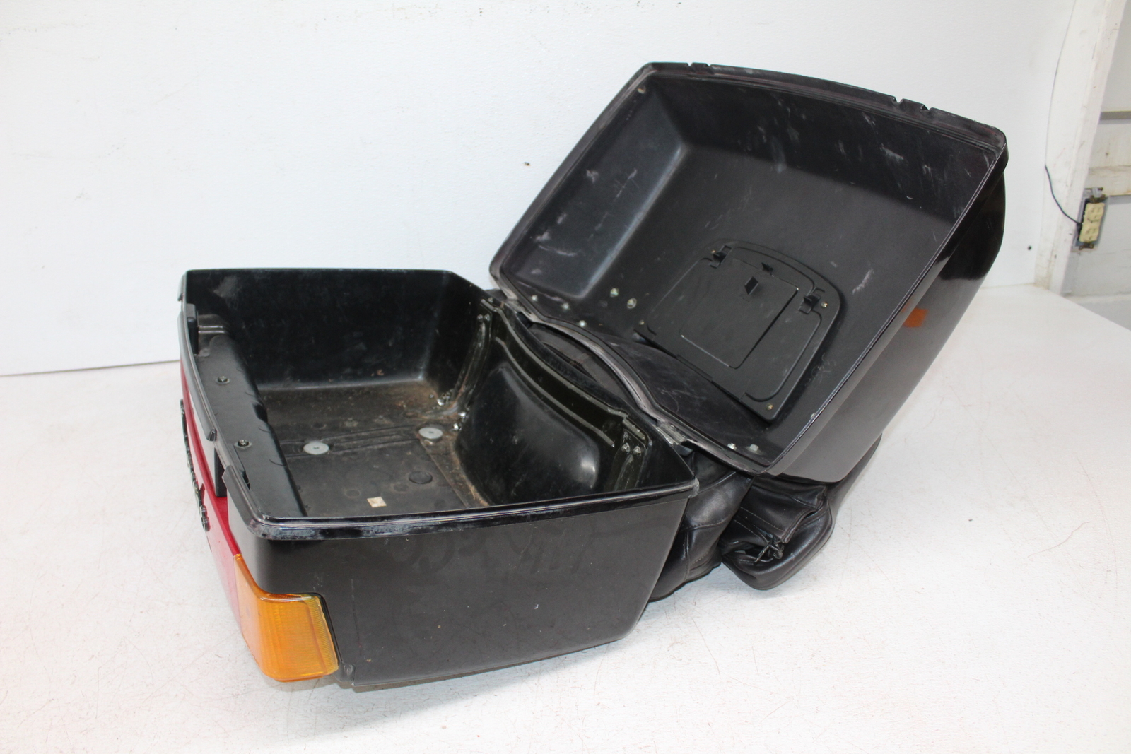 1984 HONDA GOLDWING 1200 GL1200 REAR TRUNK COMPARTMENT W/ BRACKET | eBay