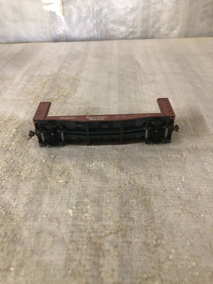HO Scale-Southern Pacific- SP 23507-40' Bulkhead Flat Car-Brown | eBay