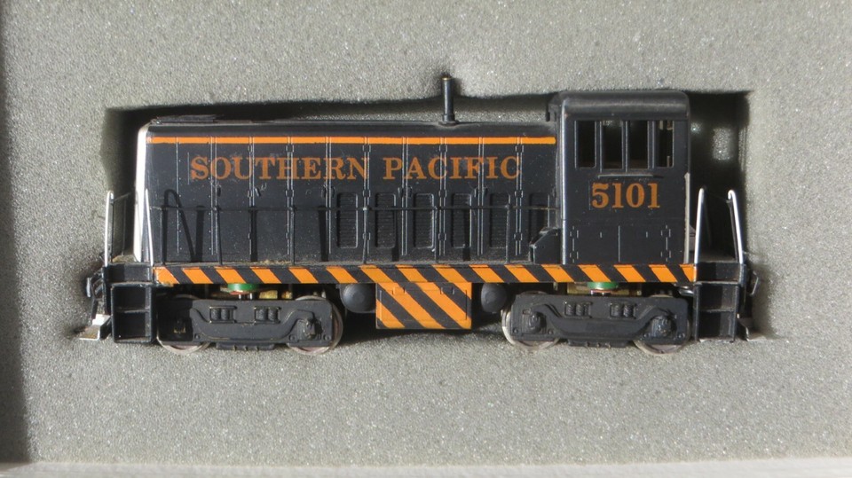 HALLMARK MODELS GE 70 TON SWITCHER BRASS HO SCALE | eBay