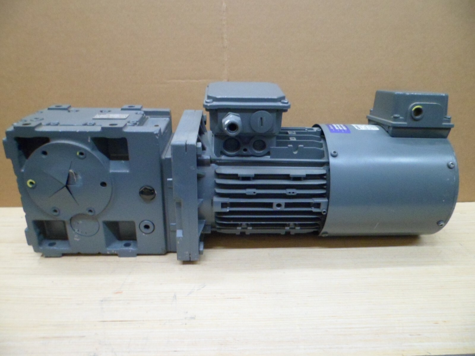 LENZE GKS05-3M HAR GEARBOX WITH MOTOR AND ENCODER 277- 480 VAC. 3PH ...