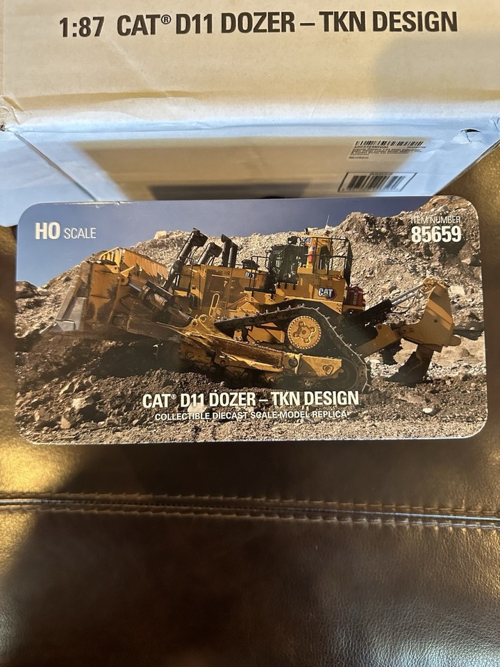 Caterpillar D11 Dozer TKN Design HO Scale #85659 Diecast Master Scale ...