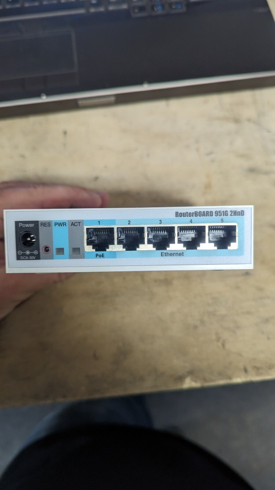 MikroTik RB951G-2HnD SOHO 5 Port Gigabit Wireless Access Point - White ...