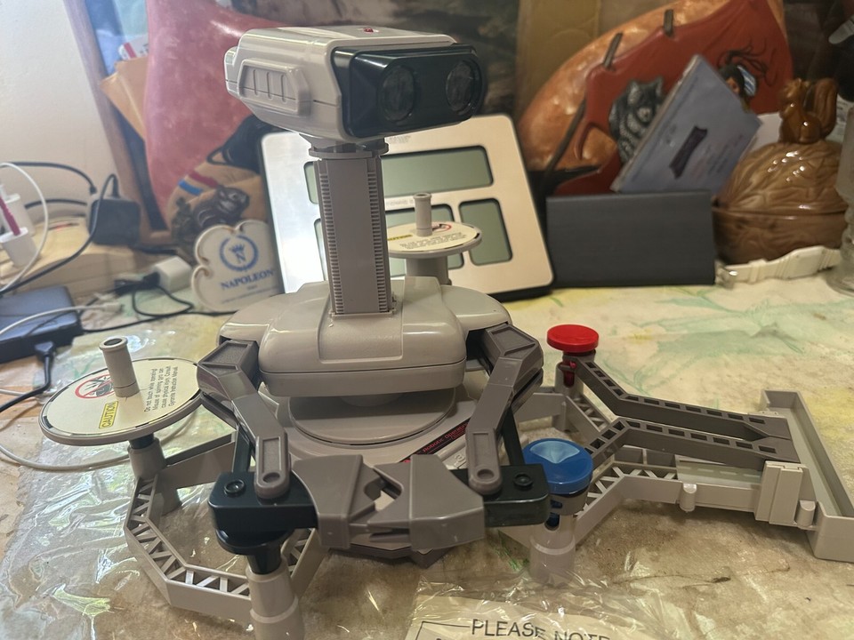 Nintendo Nes Deluxe Set Rob Robot NES Not Working No Zapper No Games ...