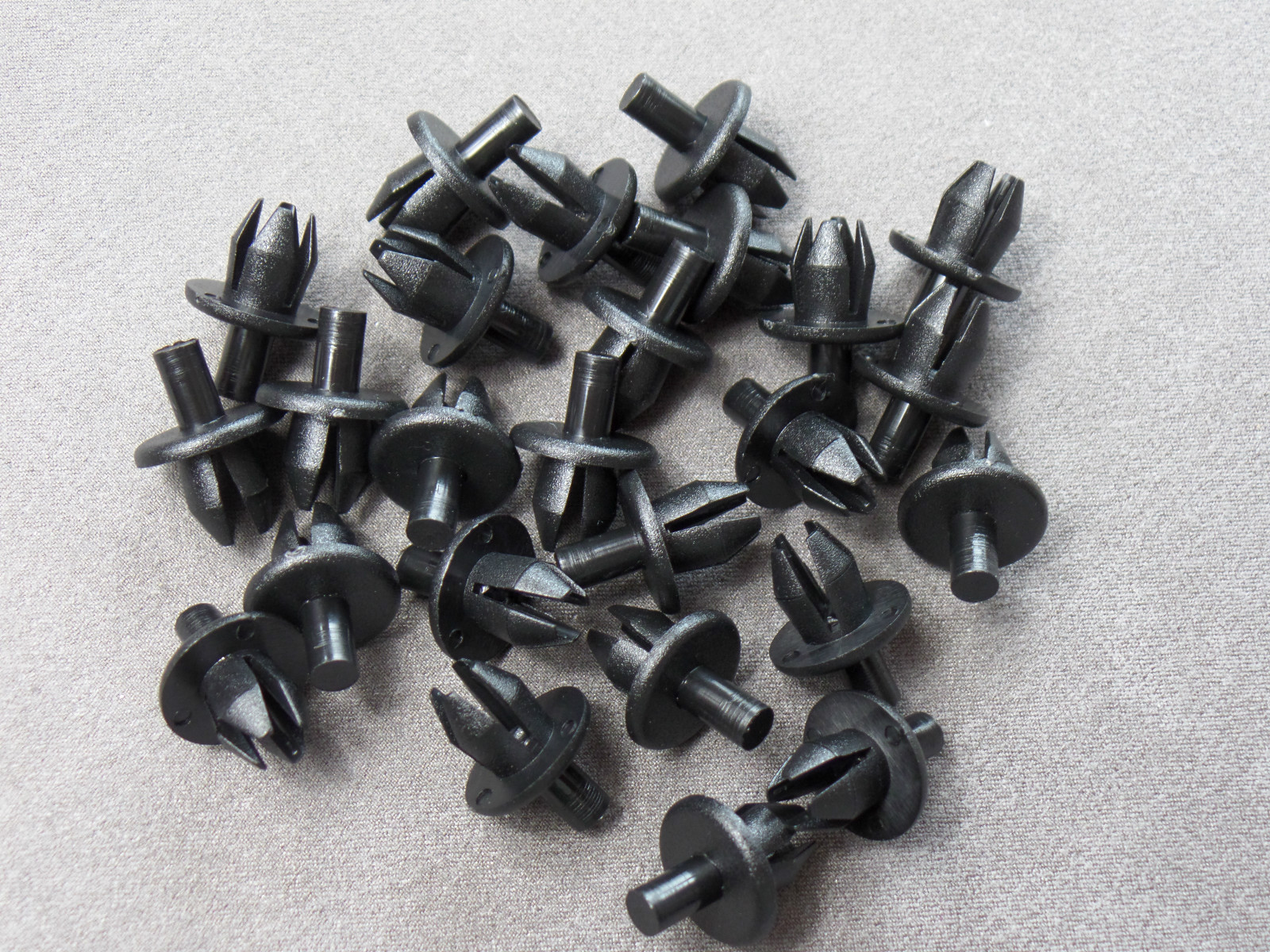 20x Radkasten Spreizniete Befestigung Klip Opel Saab Fiat Daewo 1719245 ...