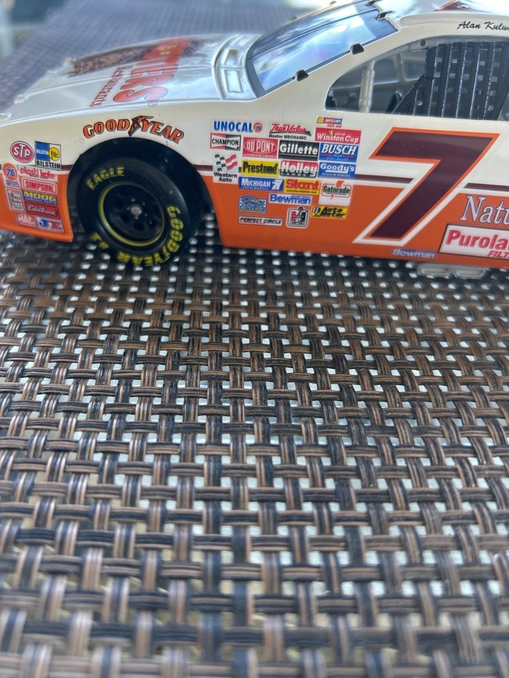 Alan Kulwicki #7 Racing Champions 1/24 Scale Hooters Car | eBay