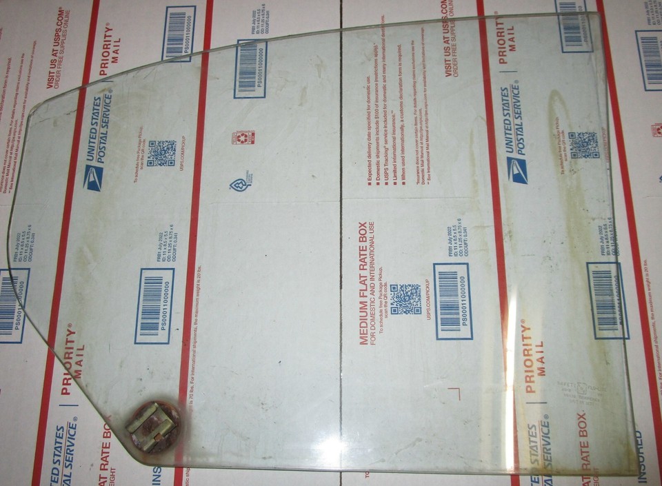 1970-72 PONTIAC Le MANS GTO SEDAN LEFT REAR QUARTER WINDOW SAFETY FLO ...