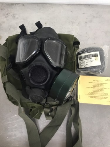US Military Gas Mask M40 Size M With Bag And Lenses New In Box | eBay