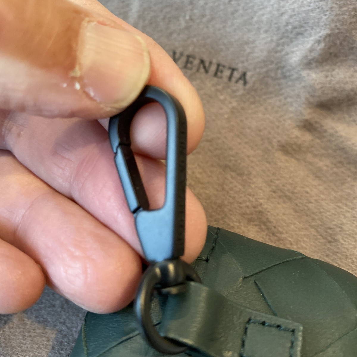 Bottega Veneta PINE GREEN Intrecciato Airpod Case 610263 NEW Bottega Veneta PINE GREEN Intrecciato Airpod Case 610263 NEW