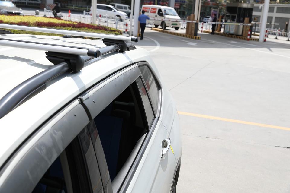 Roof Rack Cross Bars / Kayak Roller Loader Assist For VW Jetta Golf ...