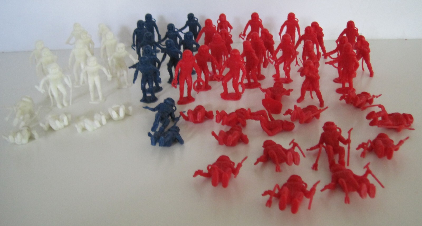 Vintage 1960's MPC Plastic Spacemen Astronaut Figures Red White Blue 61 ...