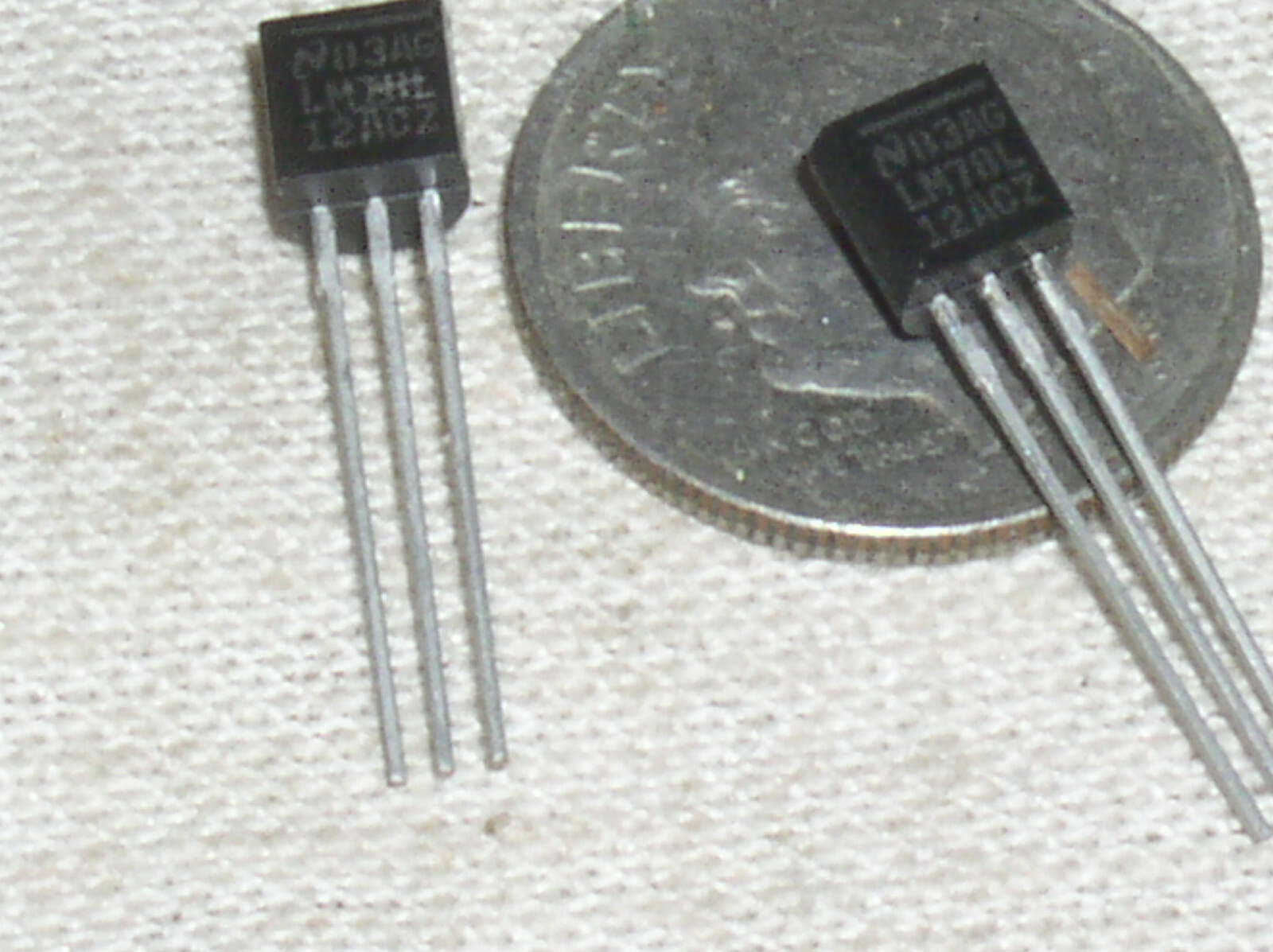 2 NATIONAL LM78L12 ACZ 12 VOLT TO-92 .1A 100MA VOLTAGE REGULATOR 7812 ...