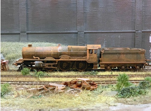 Scrapyard locomotive. GWR King Class OO gauge heavily weathered. Ref E8 ...