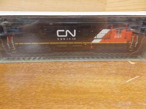 Atlas Master Silver CN Canadian National Dash 8-40C C40-8 #2127 DCC ...
