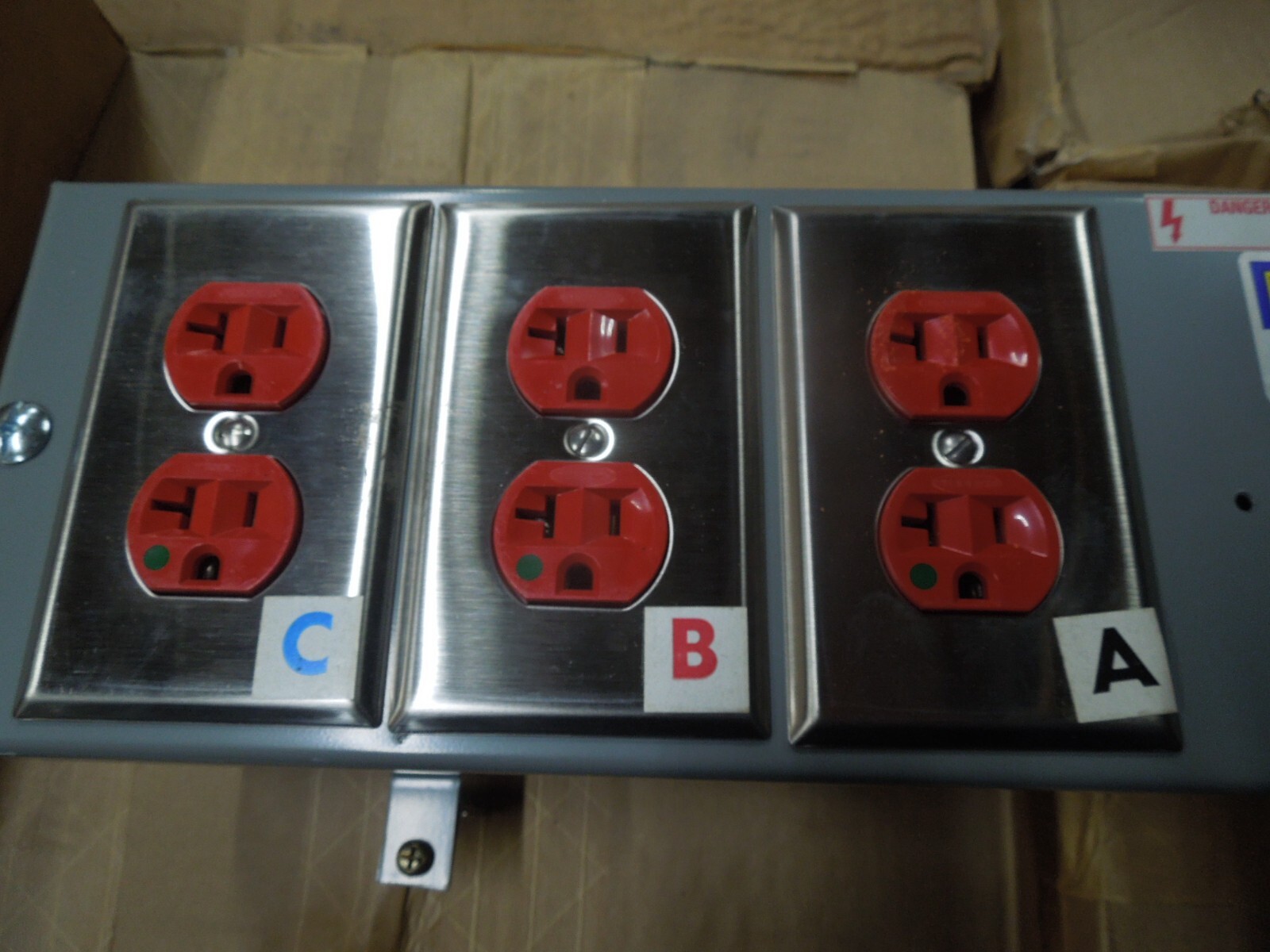 Square D PINQOR120 20A 3p 4W 240V Breaker Enclosure w/ 3- 20A 1p ...