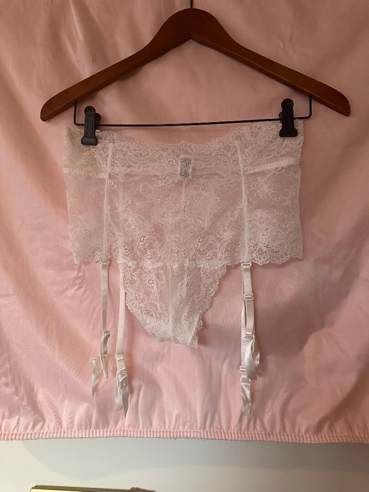 Wacoal white lace garder belt and nylon stockings (2 pairs) | eBay