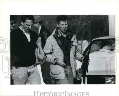 Press Photo Investigators at Michael Kinge Crime Scene - sya97496 | eBay