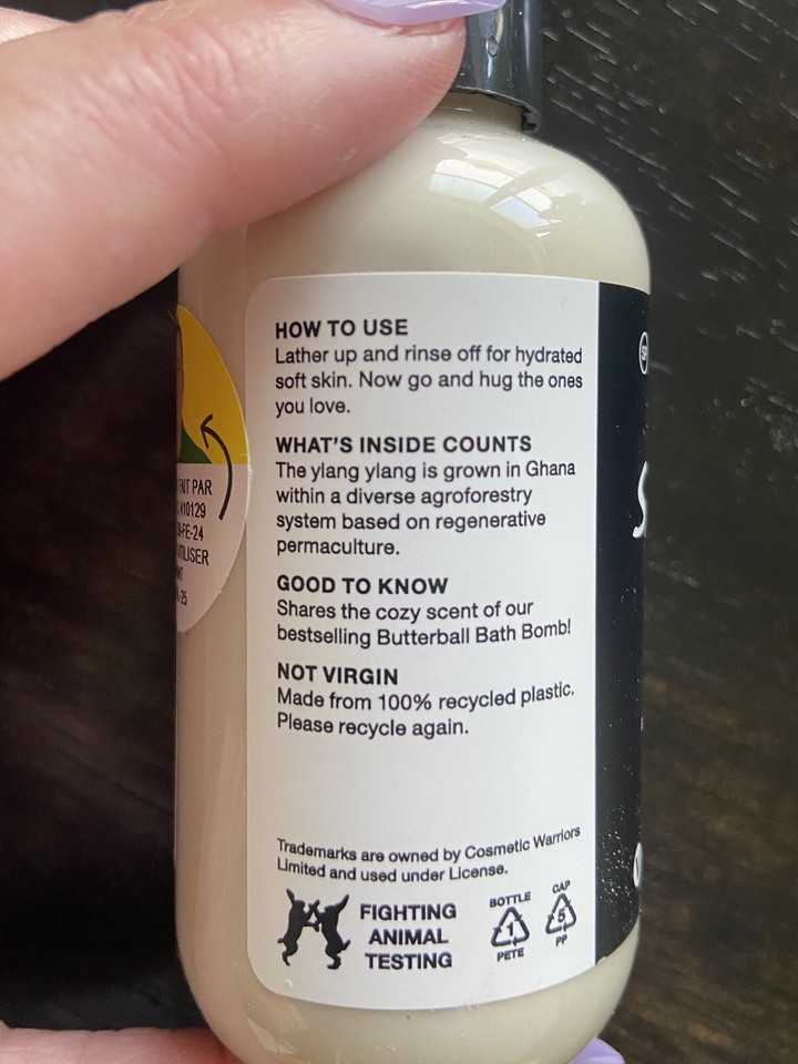 Lush Cosmetics Gift Box Snuggles Shower Gel & Butterball Bath Bomb ...