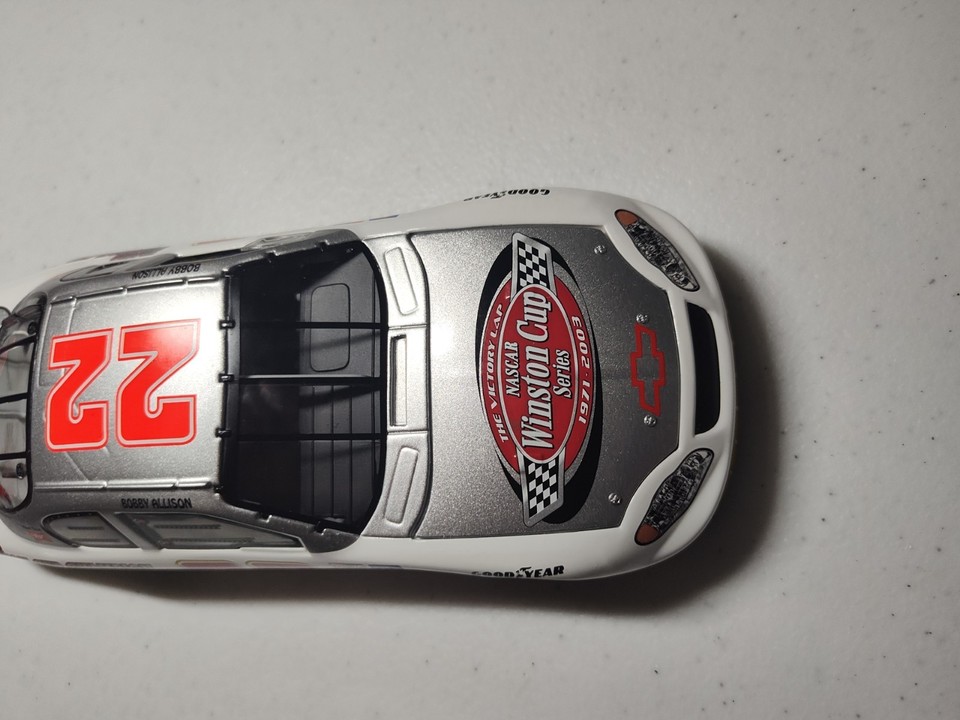 BOBBY ALLISON #22 The Victory Lap / 1983 WINSTON CUP CHAMPION 1/24 ...