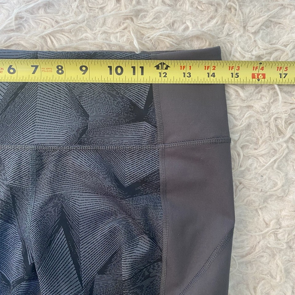 Under Armour Heat Gear Gray Geometric Compression Capri Leggings ...