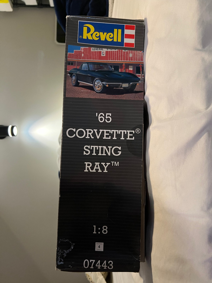 Revell Chevrolet Corvette Sting Ray '65 1/8 Model Kit #23142 | eBay