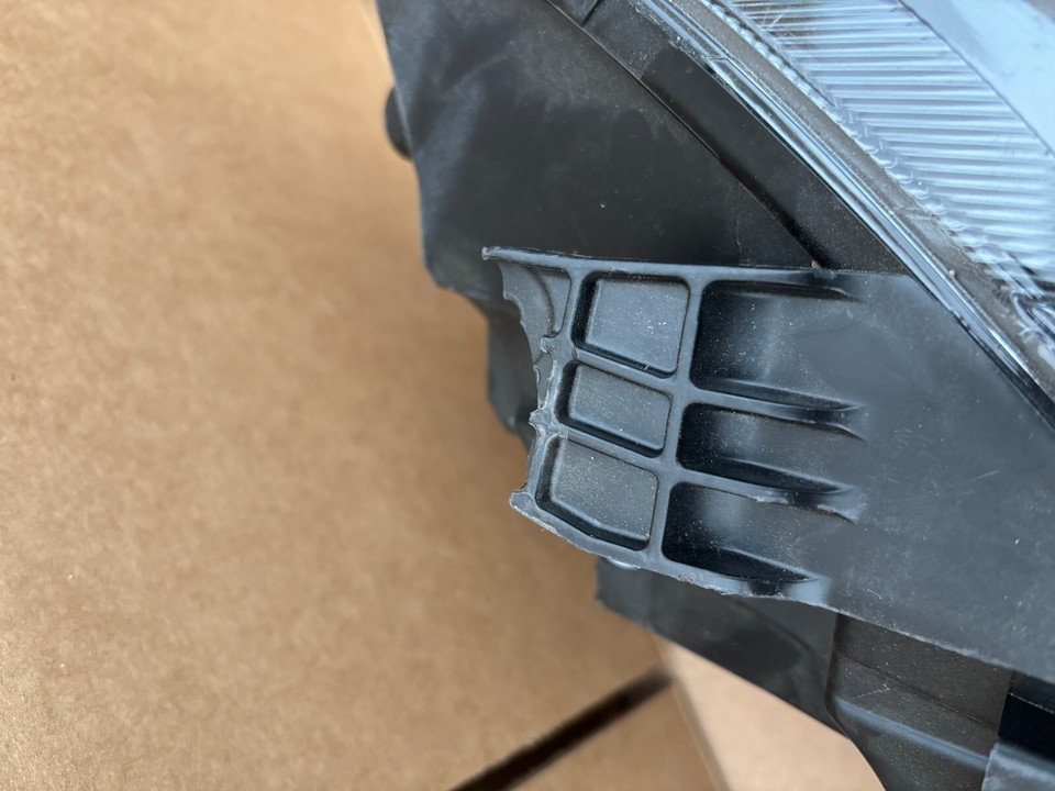 2017-2020 Chrysler Pacifica Left Driver Side Halogen Headlight OEM ...