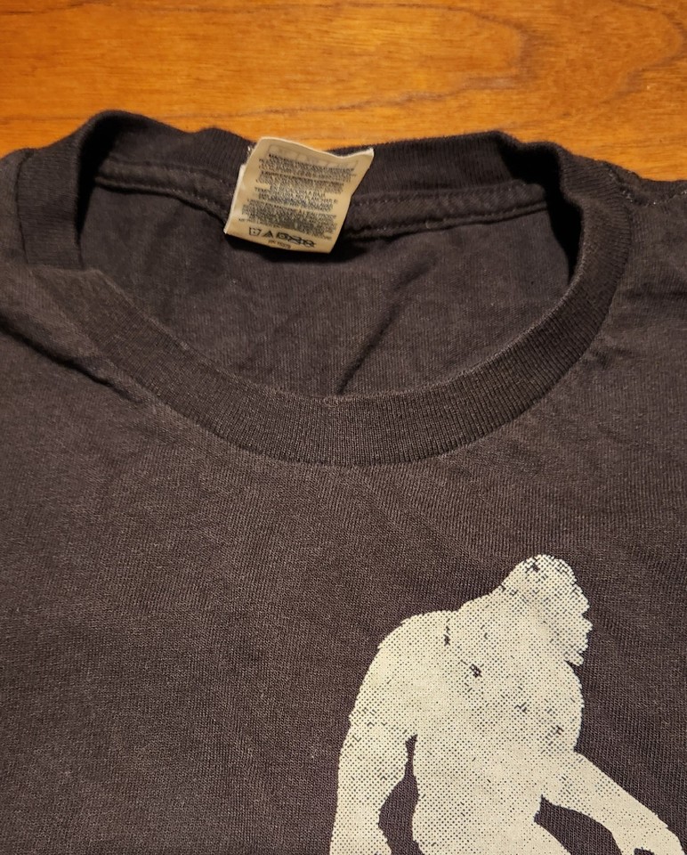 Gone Squatchin distressed graphic t-shirt Yeti Bigfoot Sasquatch XL | eBay