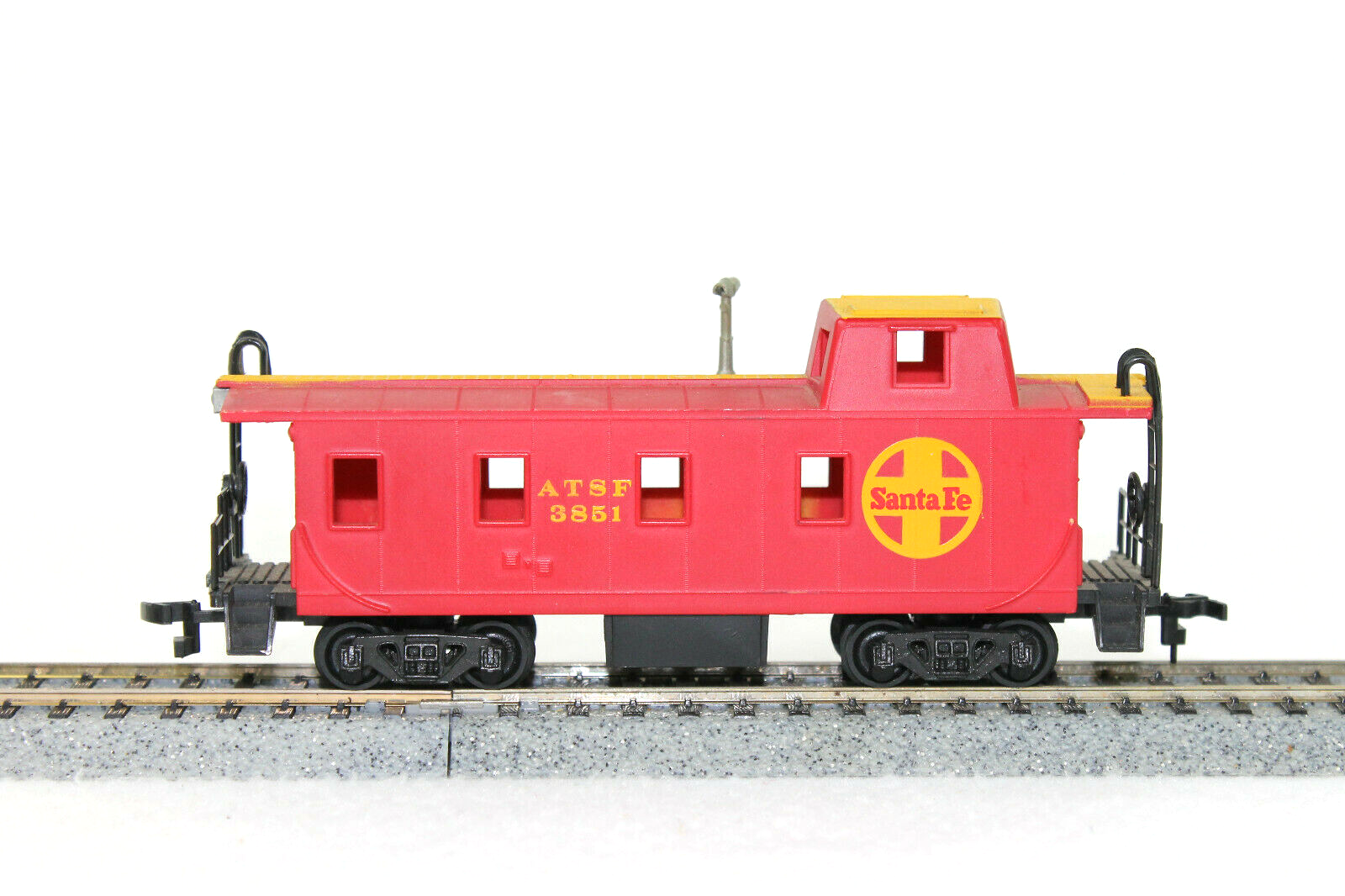 HO Scale Bachmann Cupola Caboose Santa Fe ATSF #3851 Red Yellow | eBay
