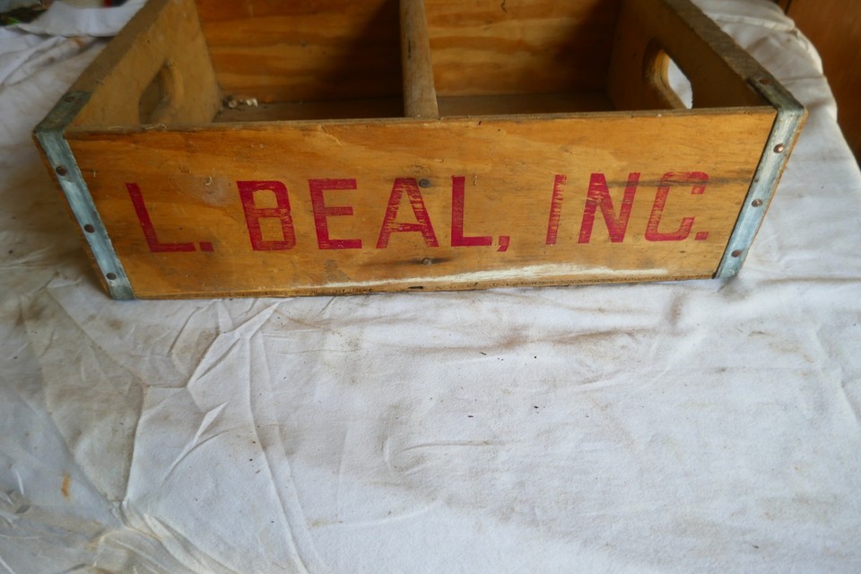 Vintage 1978 L. Beal Inc. Wood Beverage Box crate Sioux Falls SD Lot 25 ...