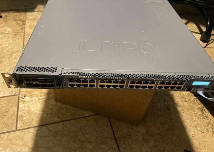 Juniper EX4550-32F-AFI Network Switch Dual PSU EX4550-EM-8XSFP CARD 2 ...