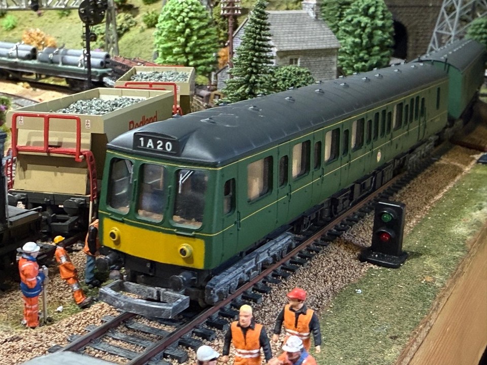 Lima OO Class 117 BR Green, 2 Car DMU Diesel W51342,W51340 Loco Fully ...
