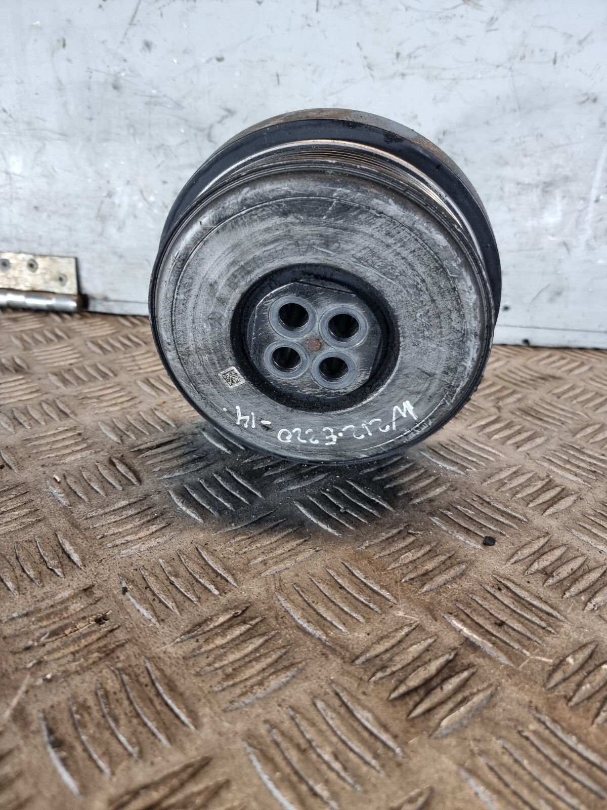 MERCEDES E220 CRANKSHAFT PULLEY 6510351712 W212 2.1 DIESEL 2014 ESTATE ...