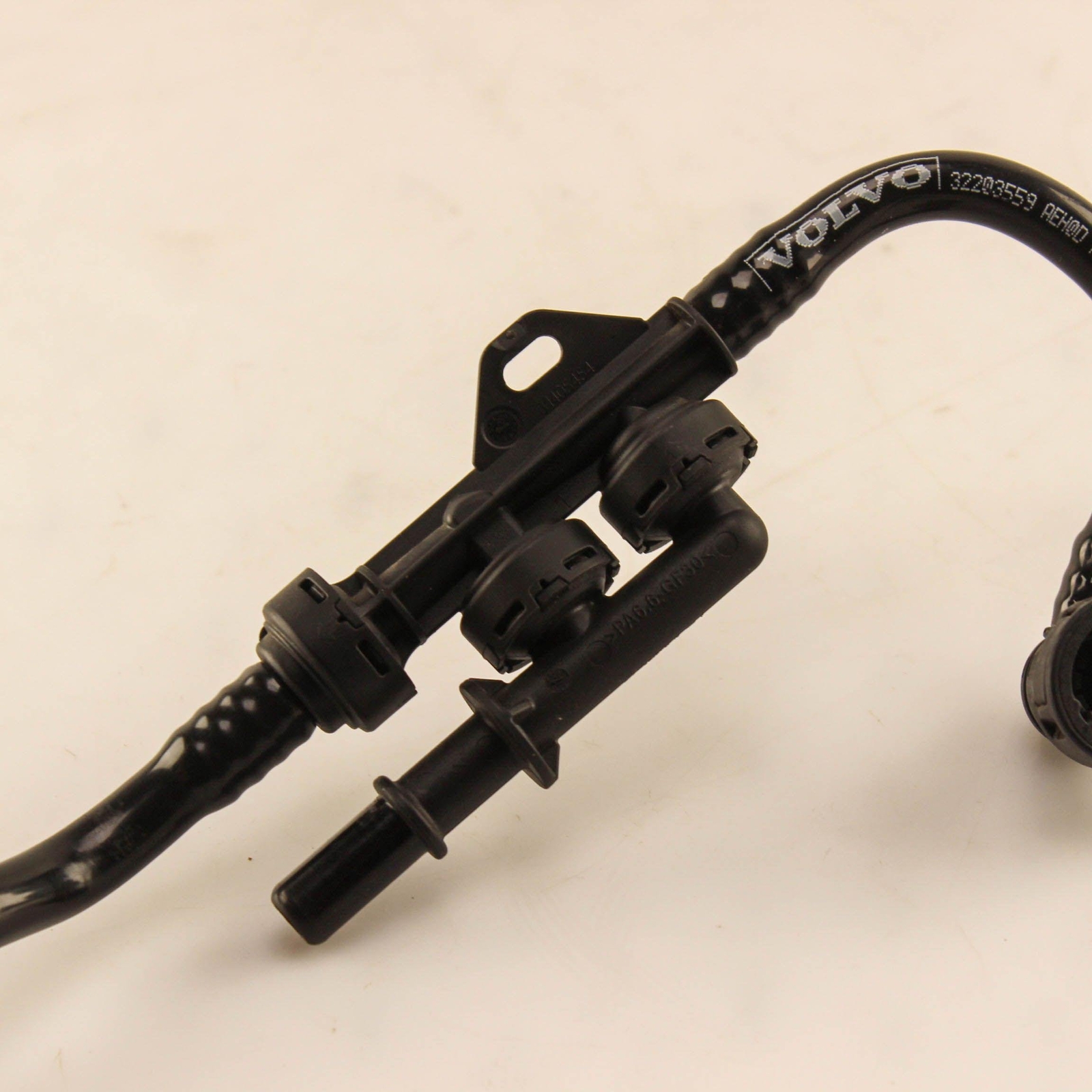 VOLVO XC90 I 32203559 Vakuumröhre 2.00 Petrol 179kw 2018 21398245 | eBay.de