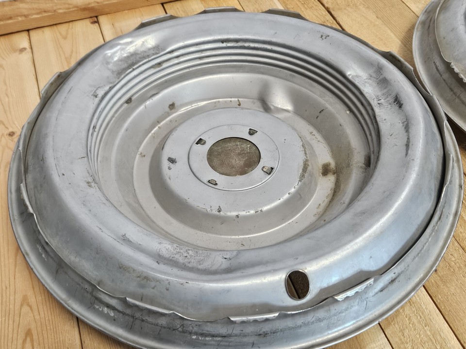 Cadillac Deville Hubcaps Vintage 1950's Chevrolet Classic American Car ...