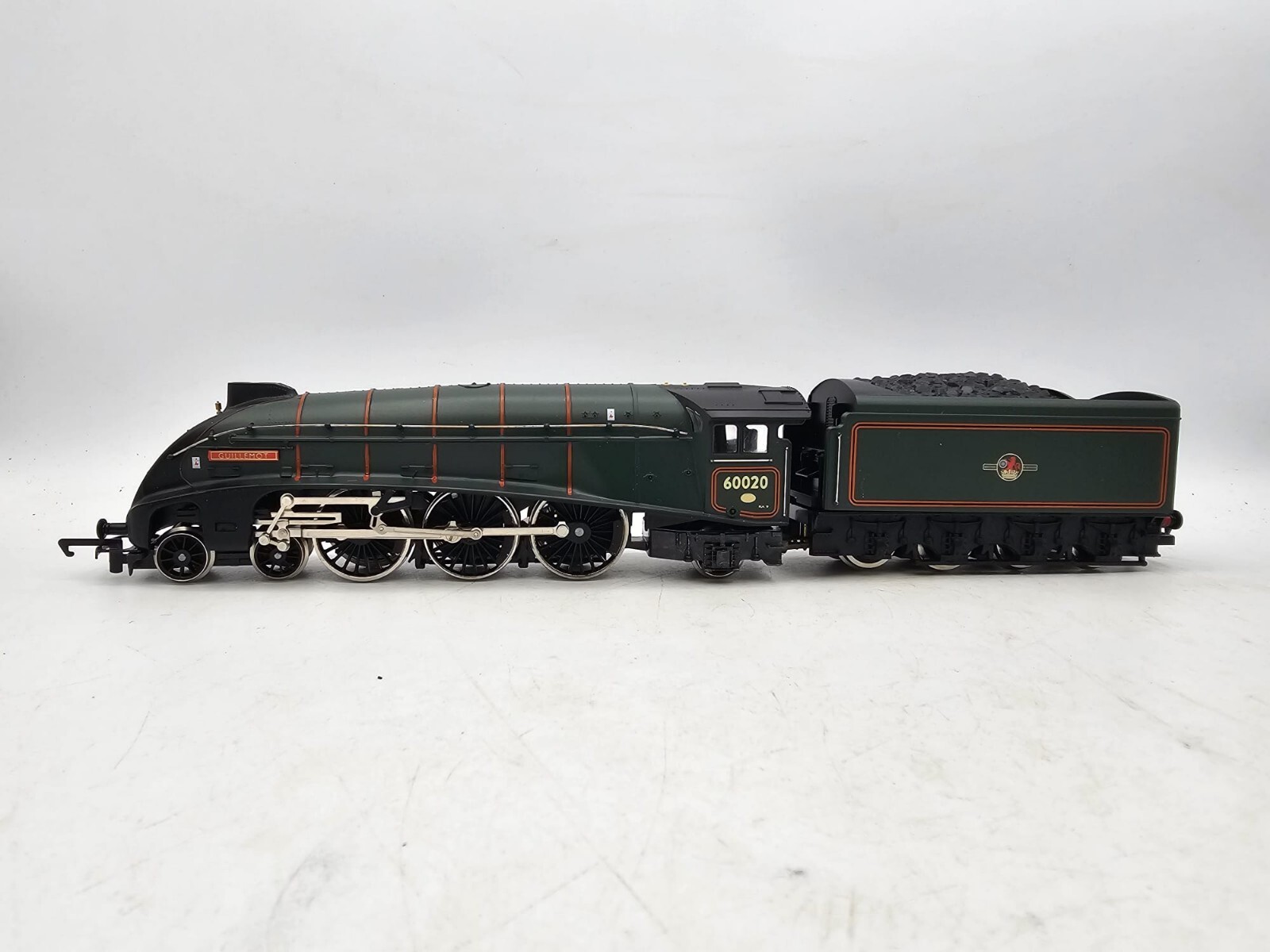 Hornby R2032 Heart of Midlothian Set With A4 60020 and Three Coaches ...