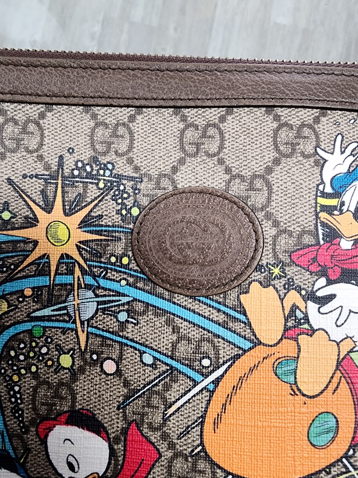 New Gucci x Disney GG Supreme Logo Donald Duck Wristl… - Gem