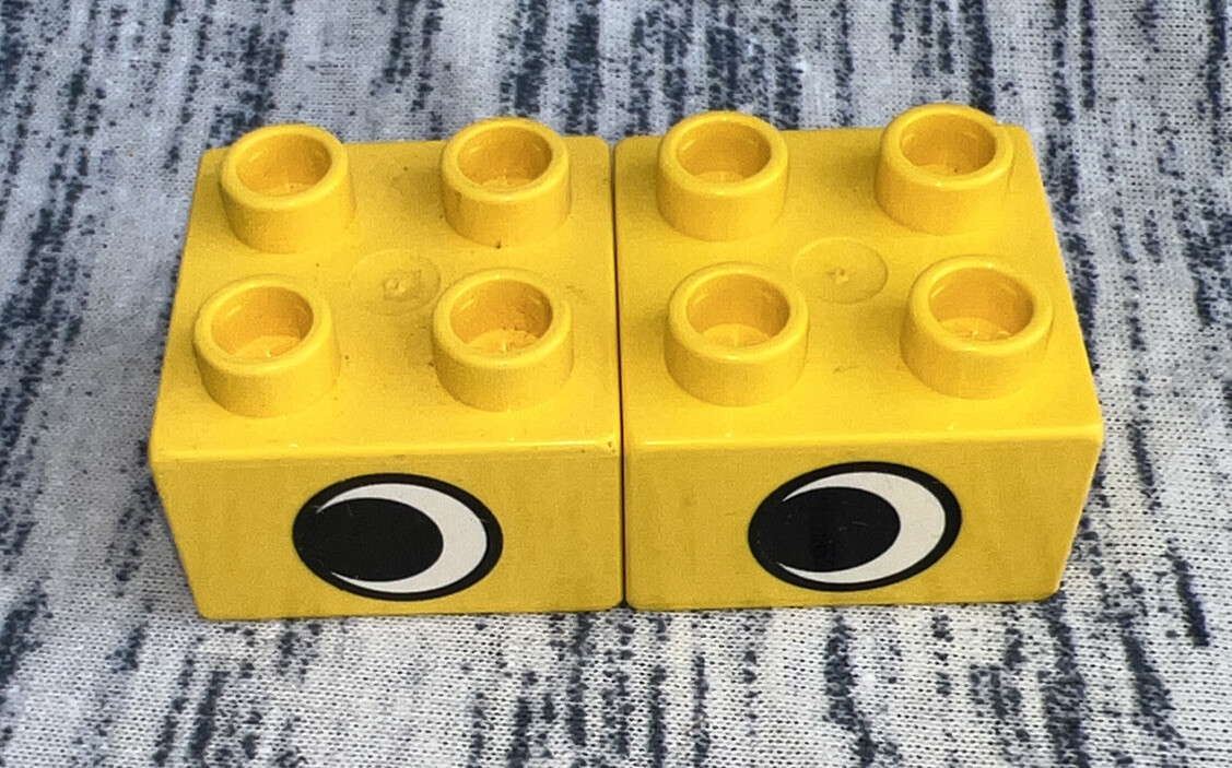 Lego Duplo Building Bricks Blocks Toy Yellow 2 x2 Bricks w/Eyes Lot of ...