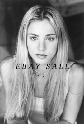 KALEY CUOCO star of BIG BANG THEORY Nice Portrait RARE PHOTO | eBay