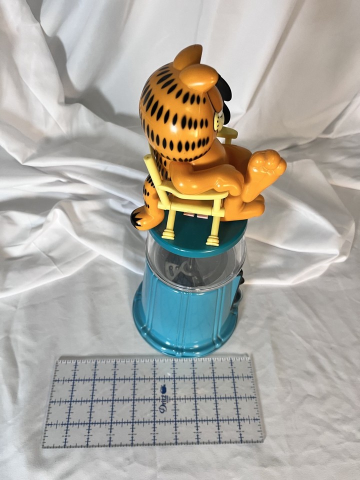 Garfield in Director's Chair Gumball Candy Machine | eBay
