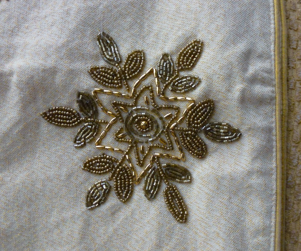 TAHARI Gold Snowflakes TABLE RUNNER Winter Beaded Sparkle 14" x 60" | eBay